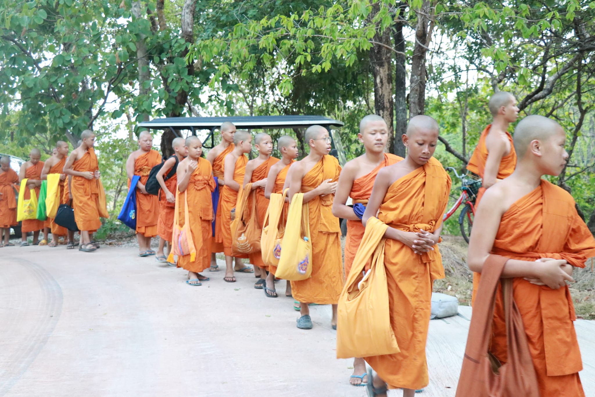 ศากย บุตร สามเณร สี หะ ณ วัดภูถ้ำพระฯ เทือกเขาภูพาน – มหา วชิราลงกรณ ...
